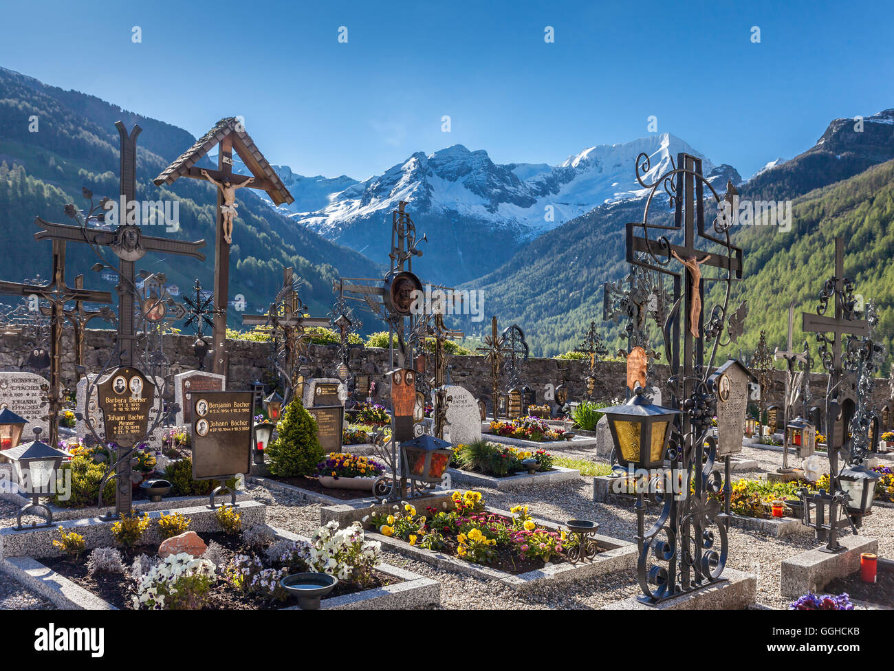 geography / travel, Italy, South Tyrol, cemetery of Rein in Taufers ...