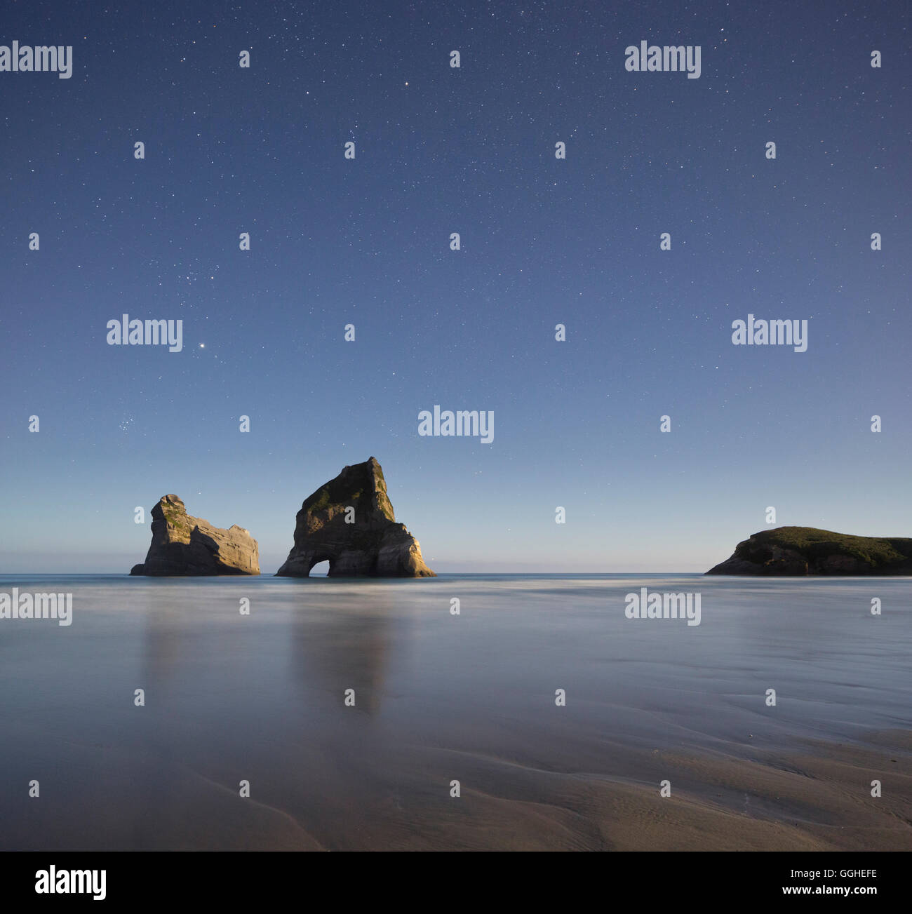 Archway islands in moonlight hi-res stock photography and images - Alamy