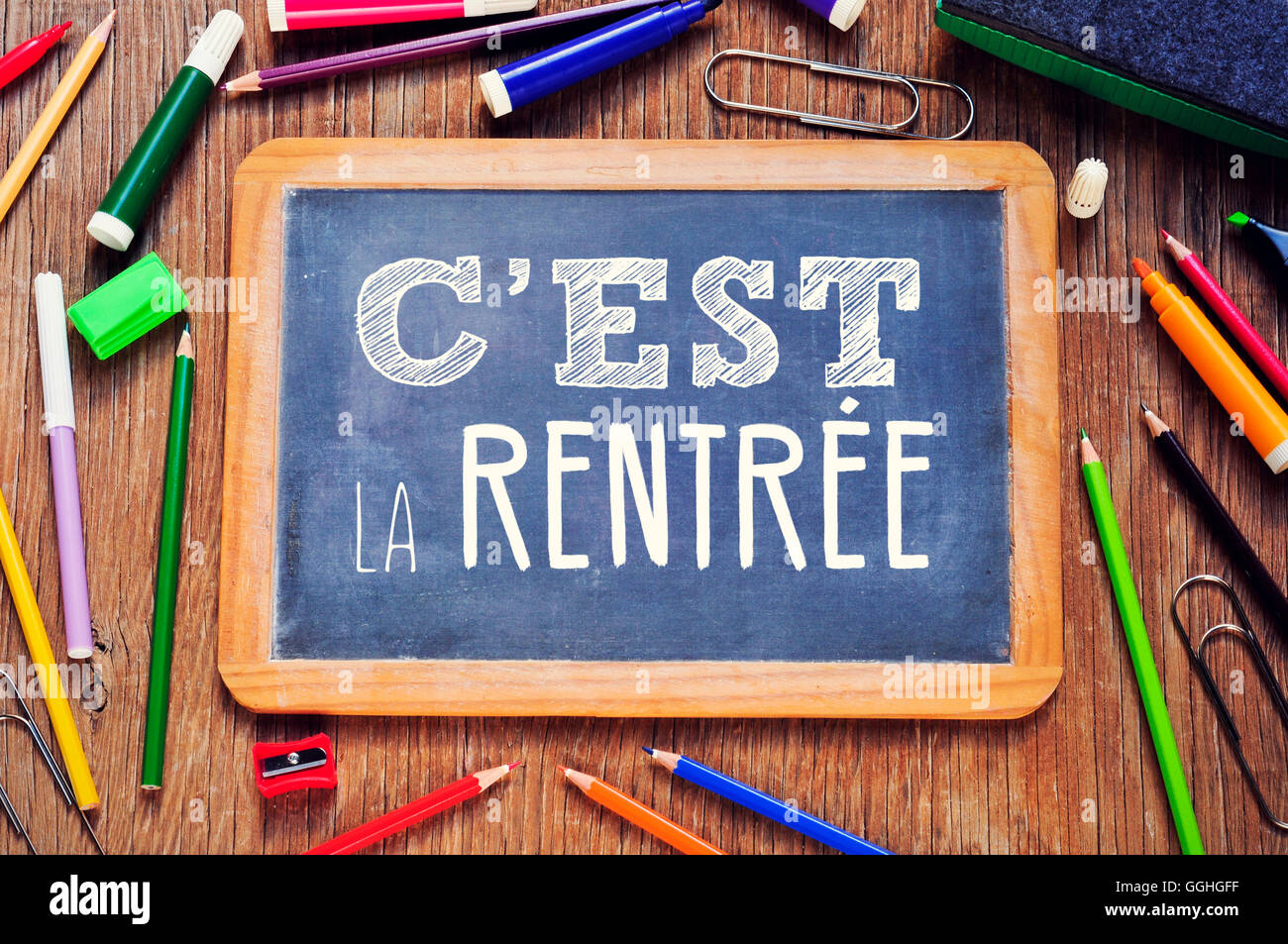 high-angle of a chalkboard with the text cest la rentree, back to ...