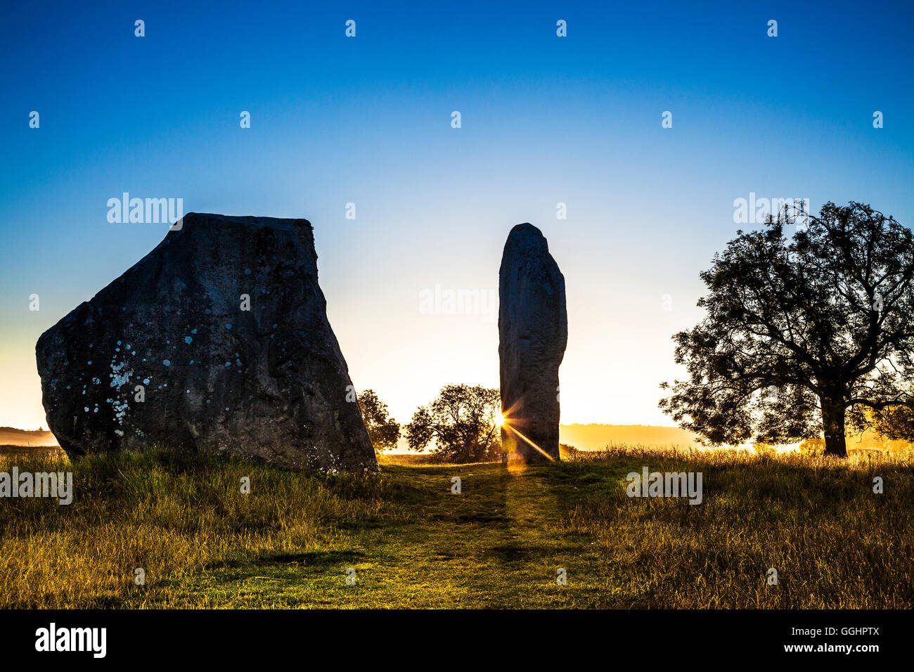 Neolithic prehistoric sarsen stones hi-res stock photography and images ...