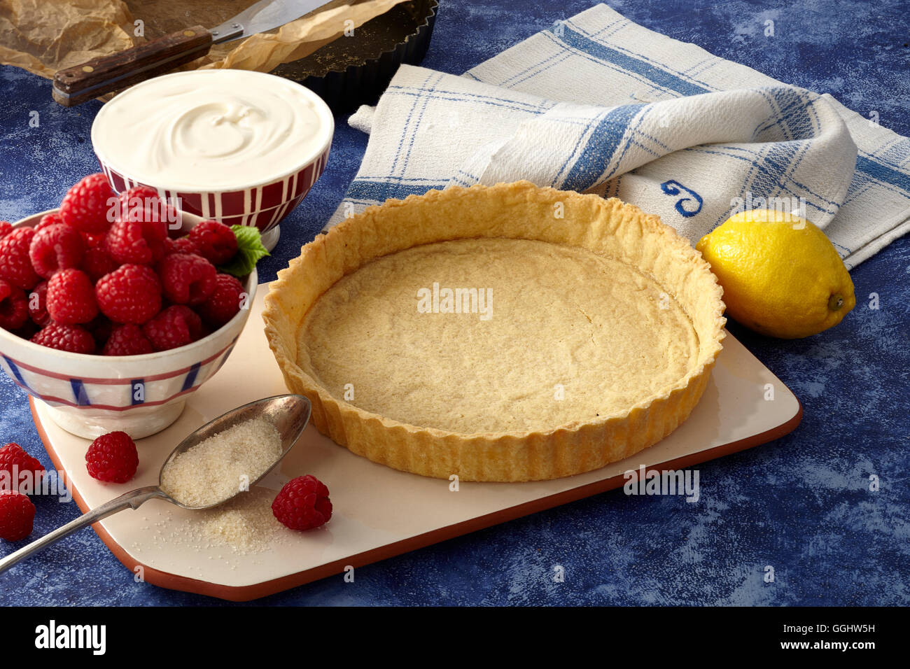 Golden pastry case hi-res stock photography and images - Alamy