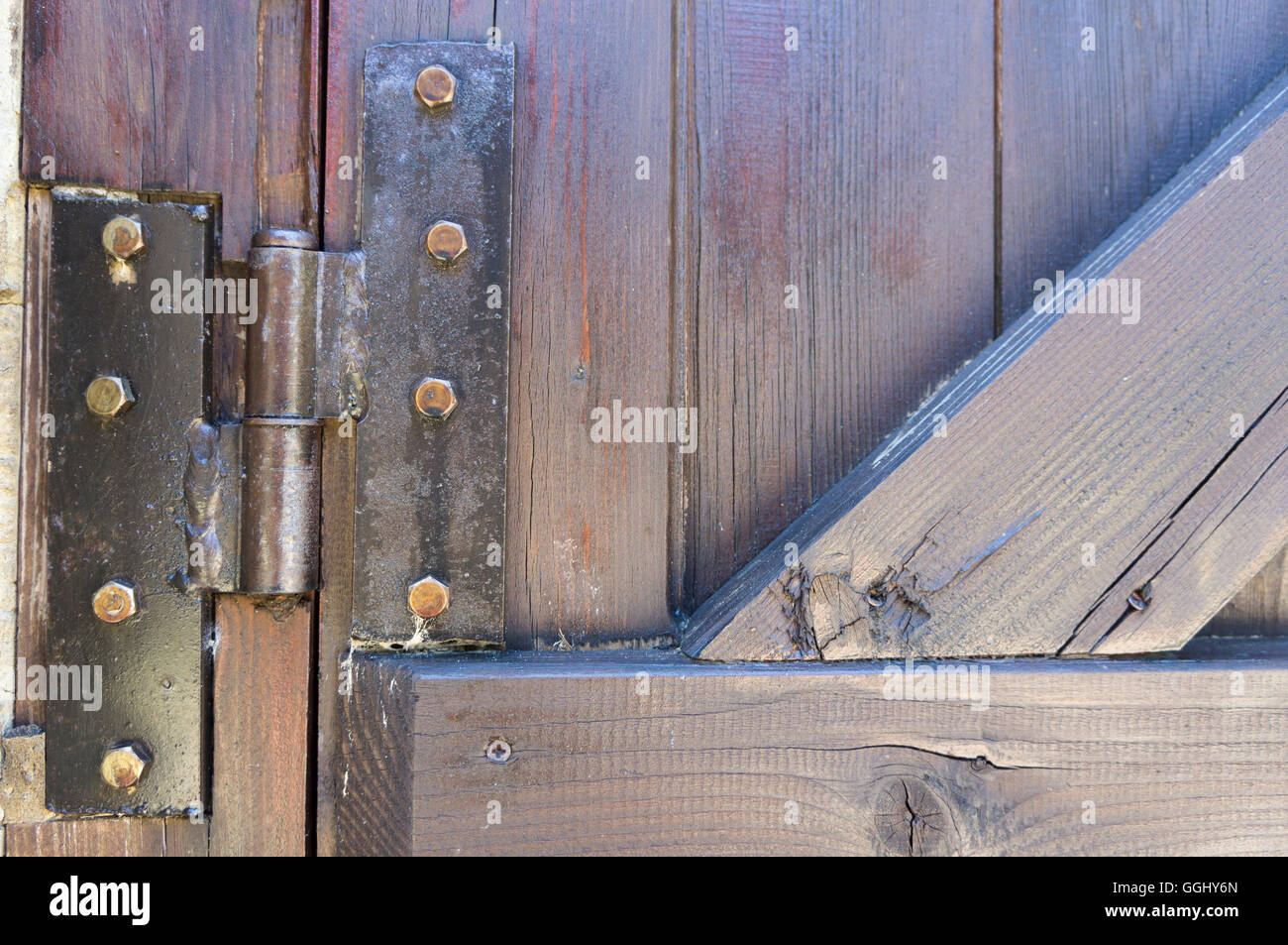 Old traditional hinge on wooden door, in a stone wall Stock Photo - Alamy