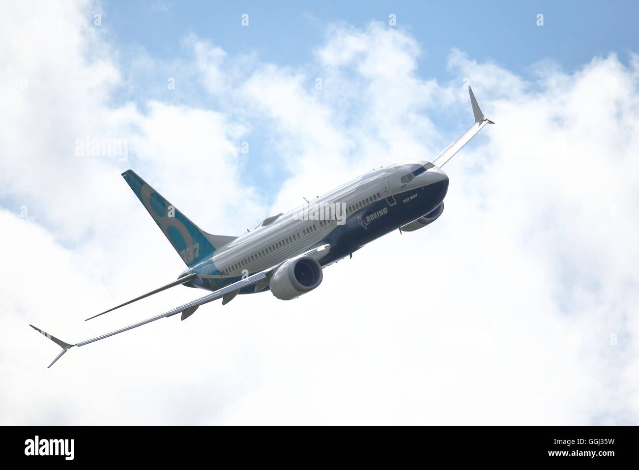 Boeing 737MAX Experimental Plane makes an appearance at the Farnborough ...