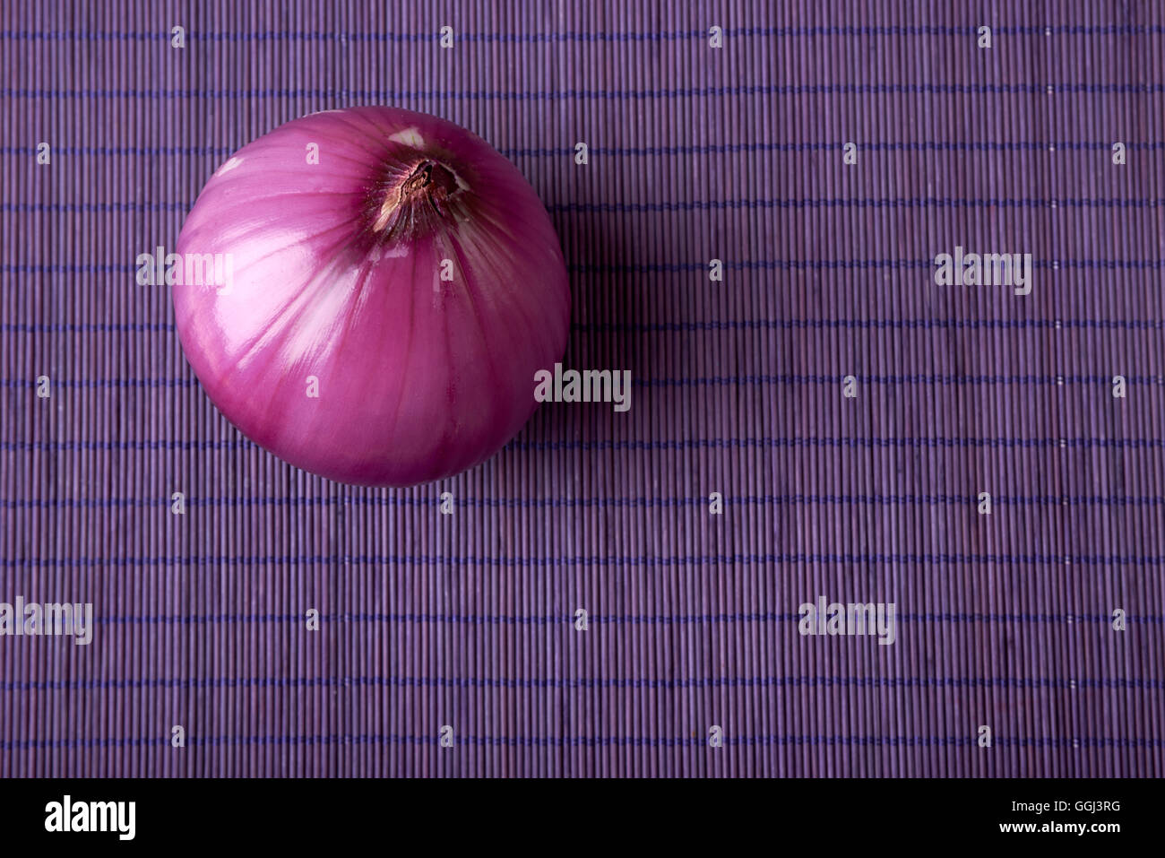 purple onions on purple background Stock Photo - Alamy