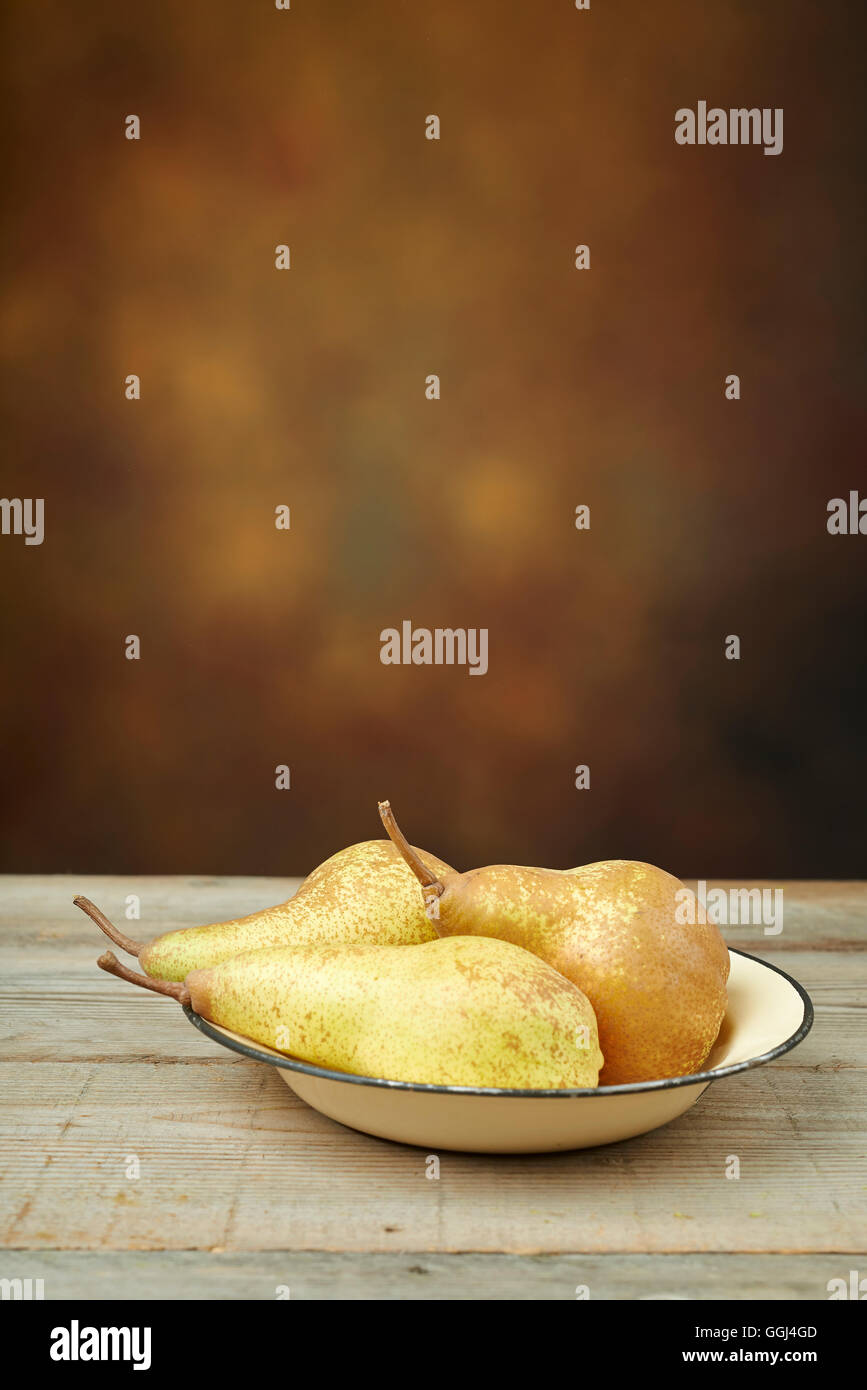 Pears on table hi-res stock photography and images - Alamy