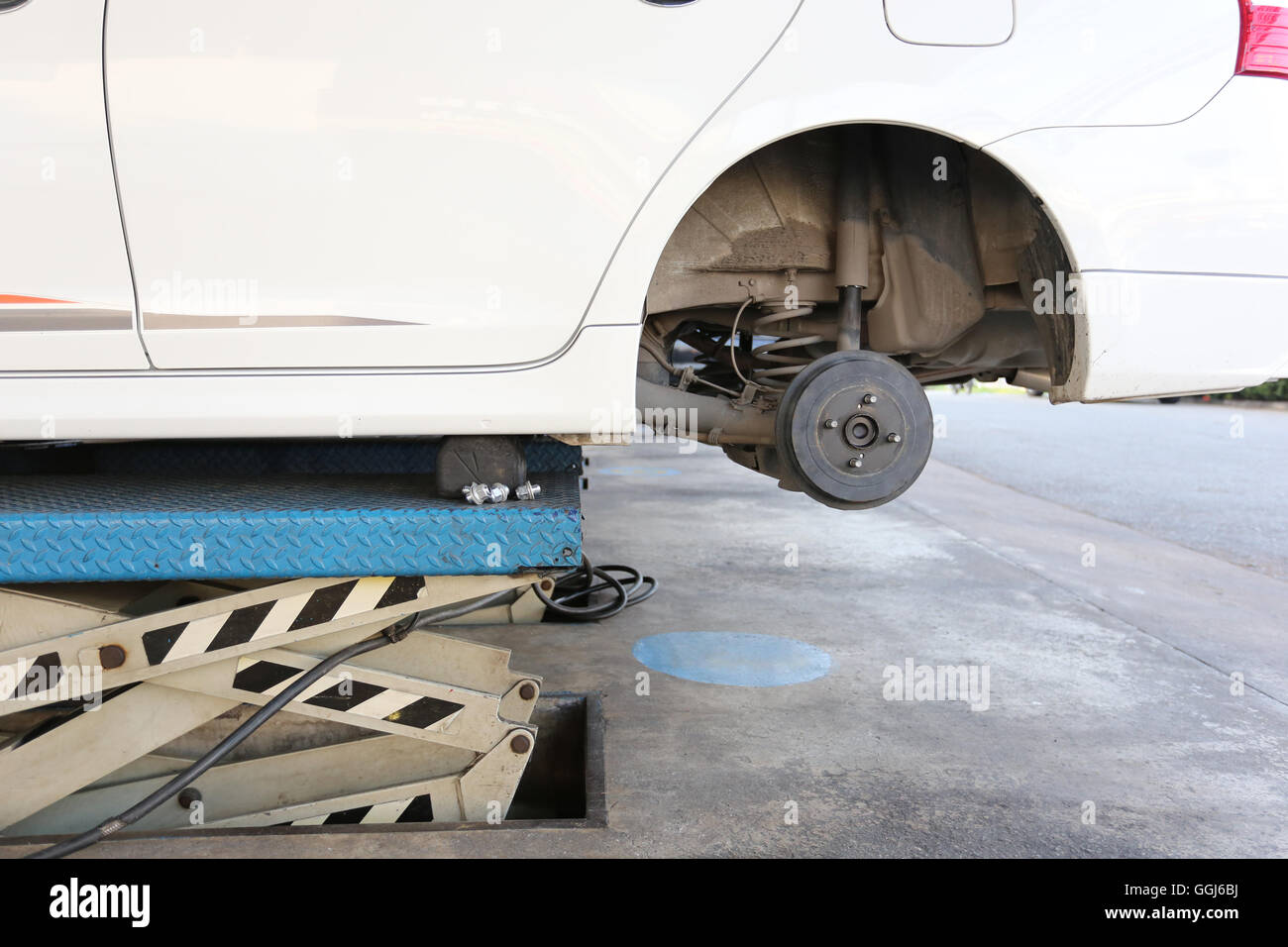 Wheel hub of a car in repair of the damage,Garage shop Stock Photo - Alamy