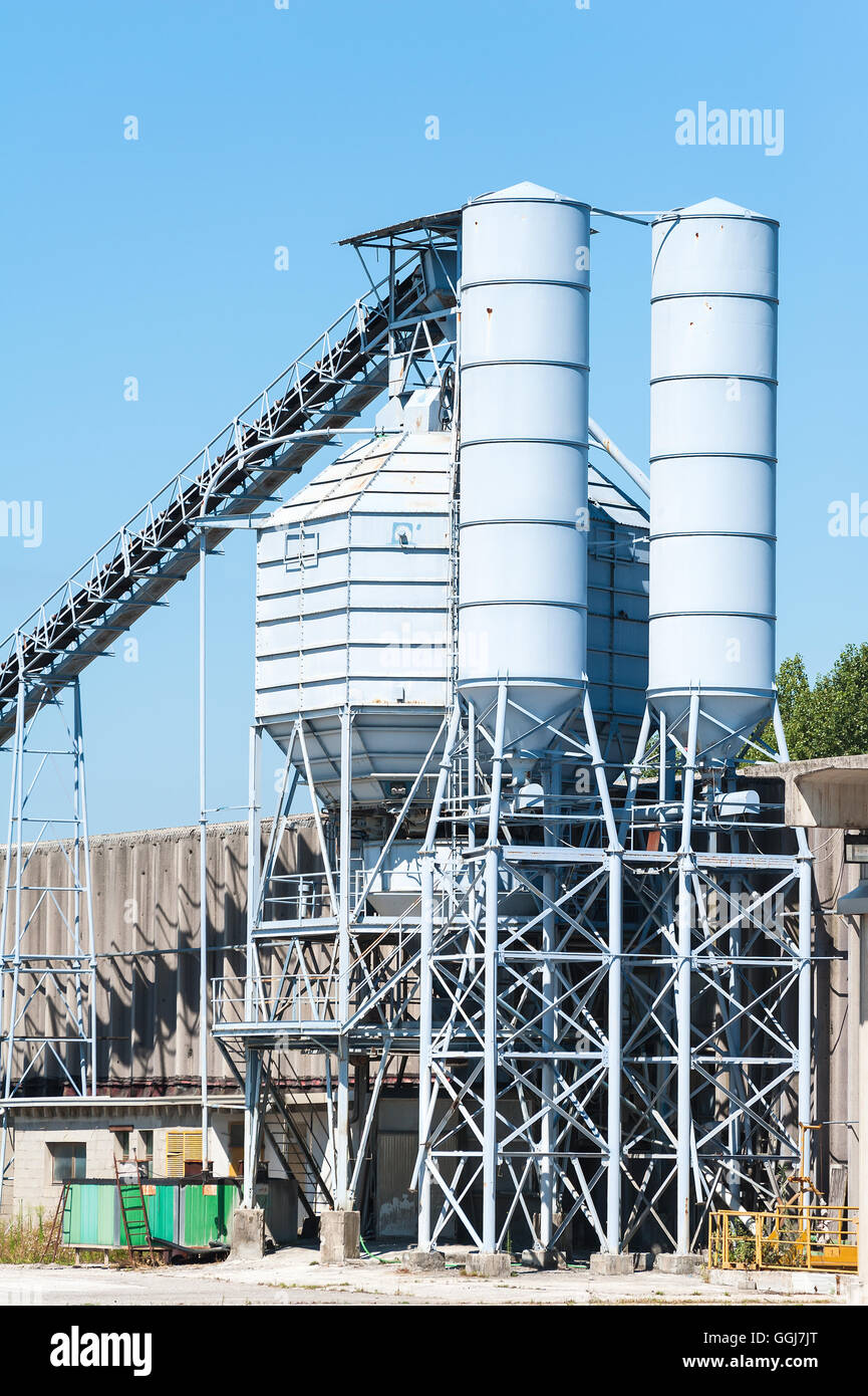 Silos and plant for the production of concrete Stock Photo - Alamy