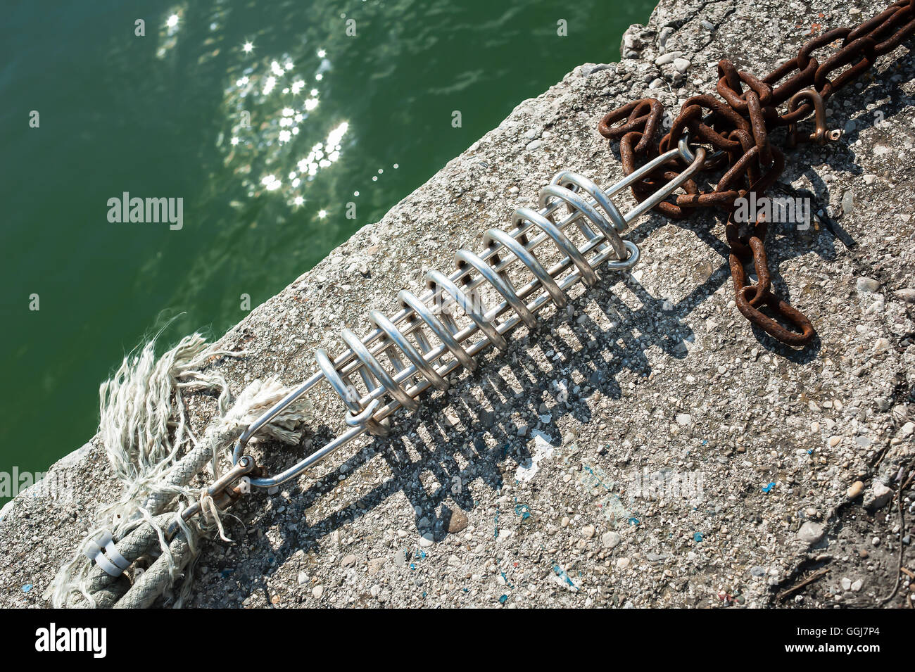Mooring spring detail with marine ropes and chain Stock Photo - Alamy