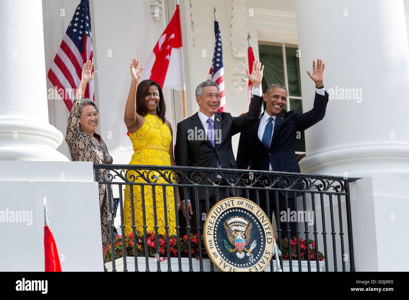 U.S President Barack Obama and First Lady Michelle Obama join Singapore ...