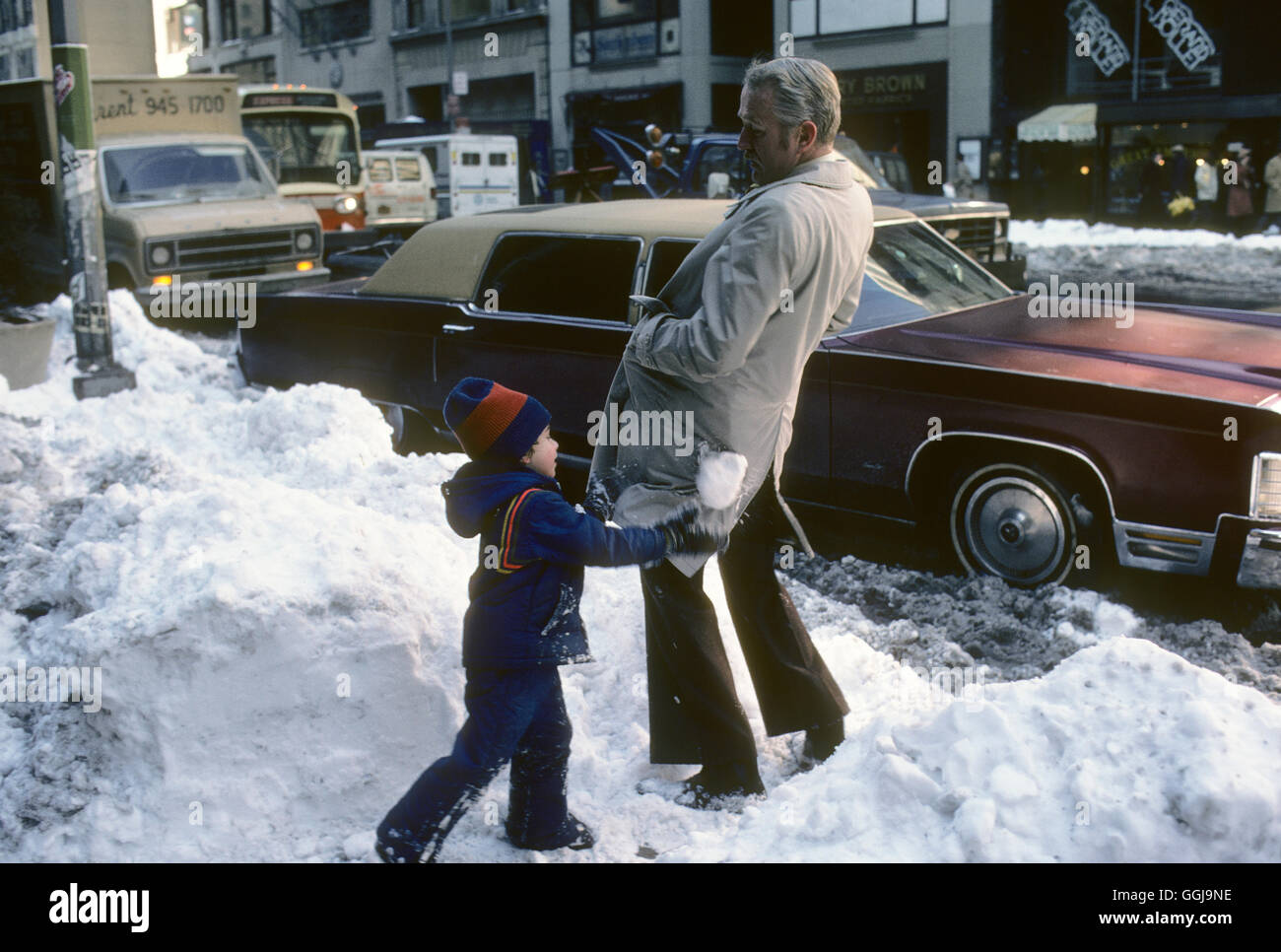 Snowball playing New York snow winter 1979 bad weather Manhattan US ...