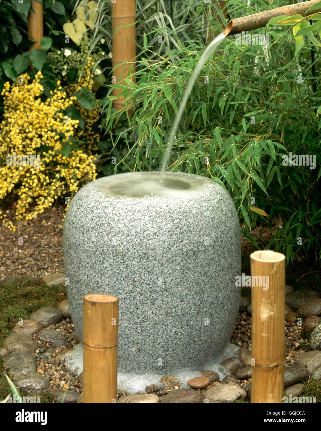 Japanese water feature hi-res stock photography and images - Alamy