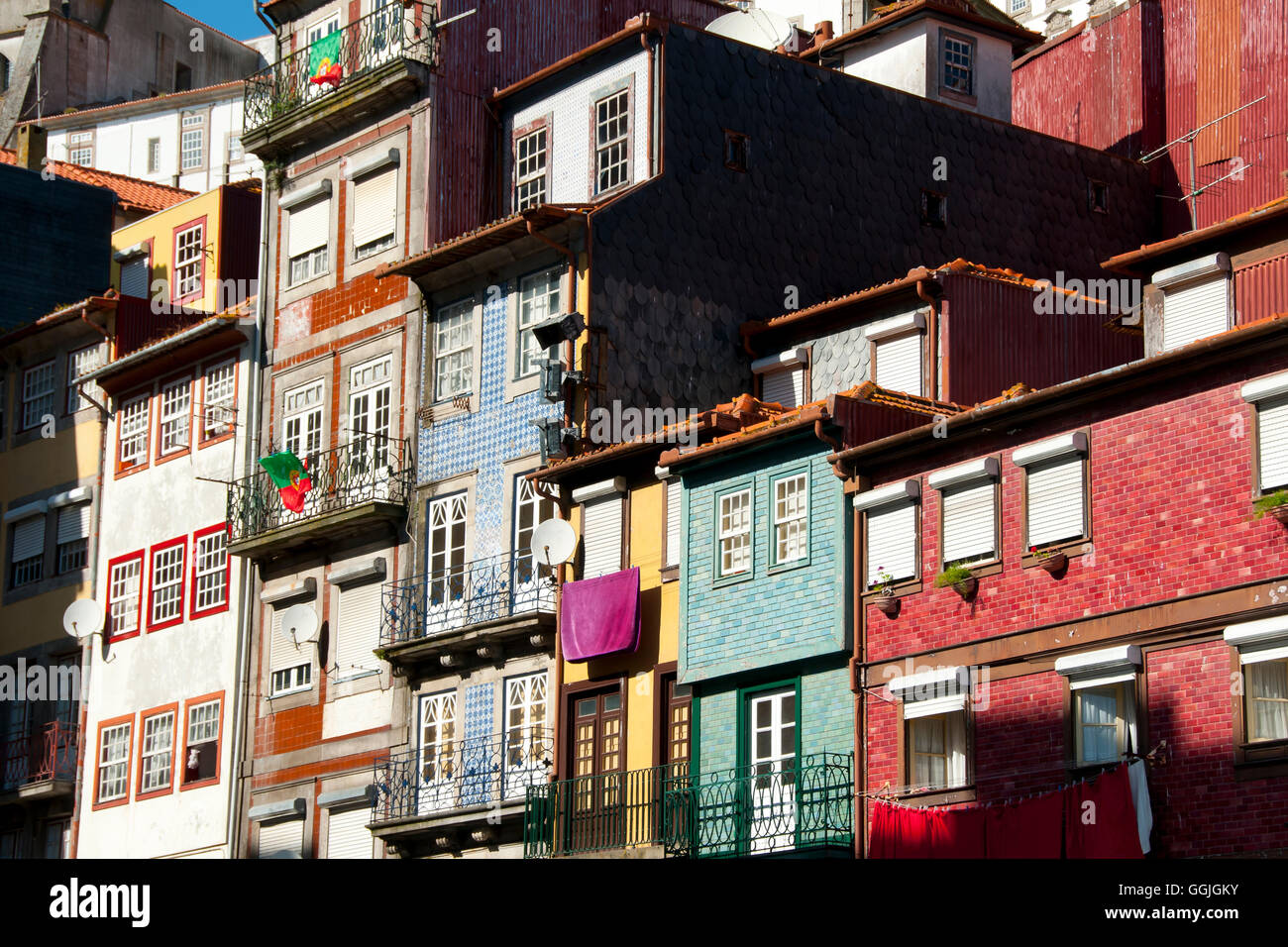 Colorful portuguese houses hi-res stock photography and images - Alamy