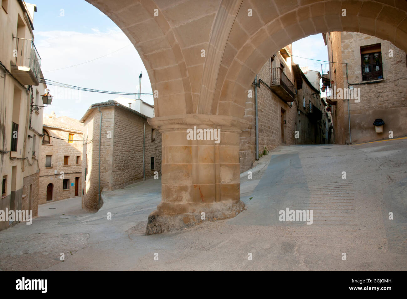 Arch Passage - Calaceite - Spain Stock Photo - Alamy