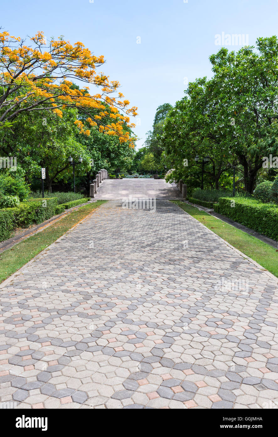 Beautiful brick pathway hi-res stock photography and images - Alamy