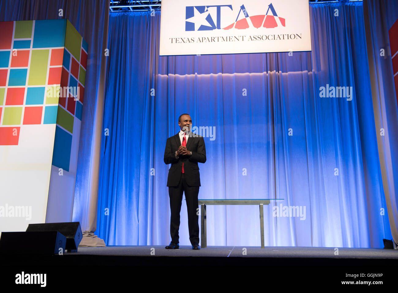 Retired legendary boxer "Sugar" Ray Leonard, now a motivational speaker ...