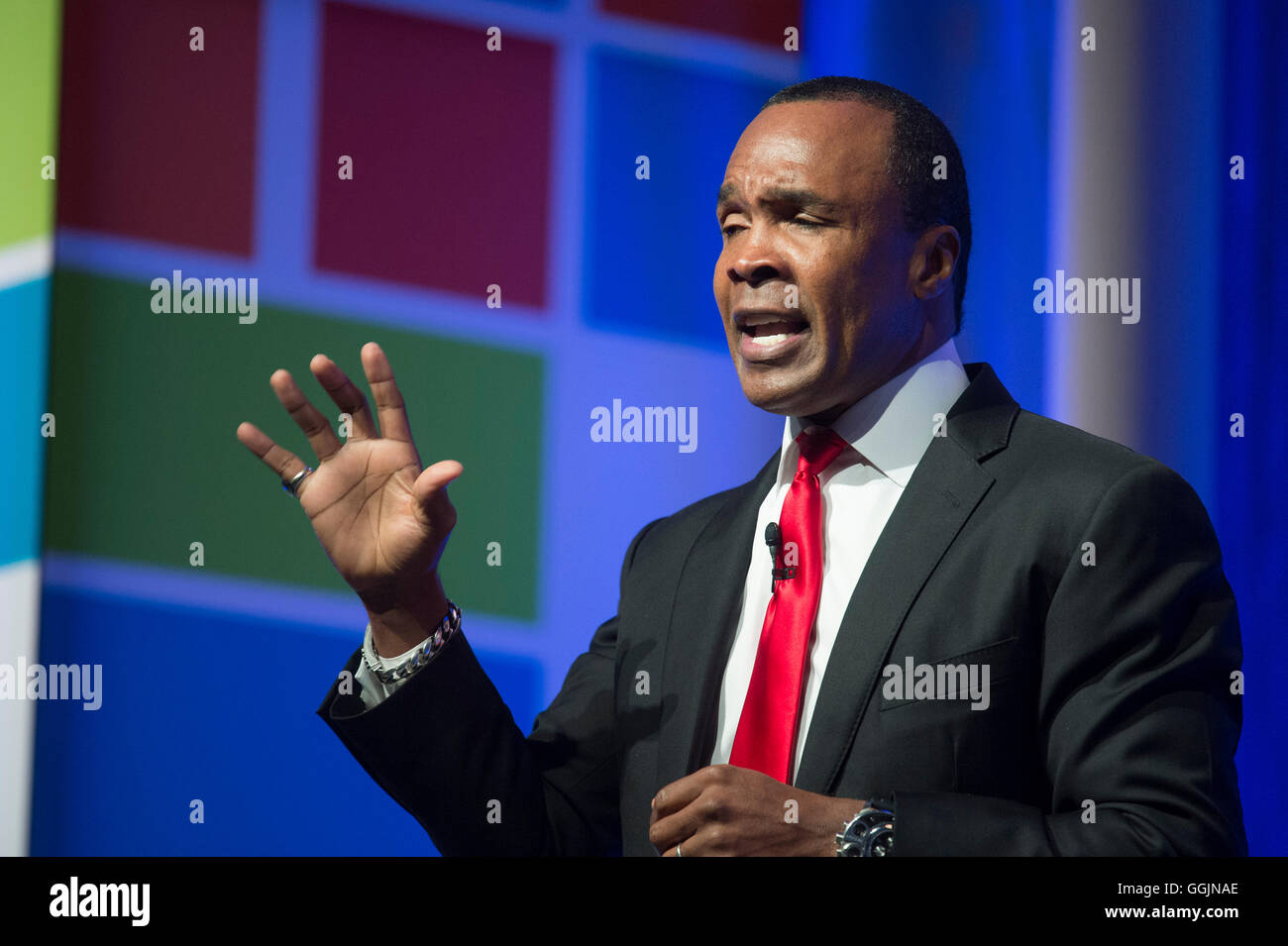 Retired legendary boxer "Sugar" Ray Leonard, now a motivational speaker ...