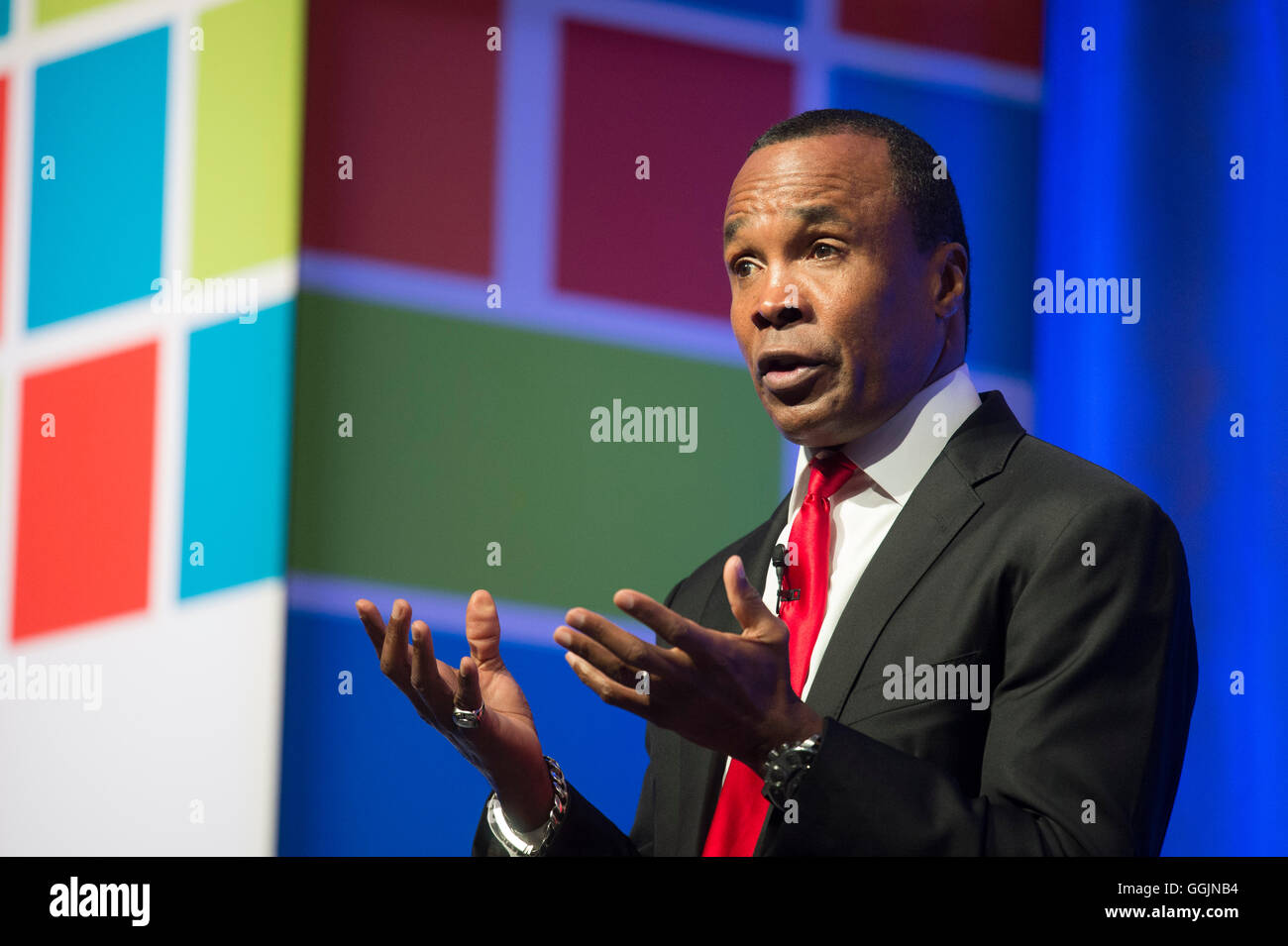 Retired legendary boxer "Sugar" Ray Leonard, now a motivational speaker ...