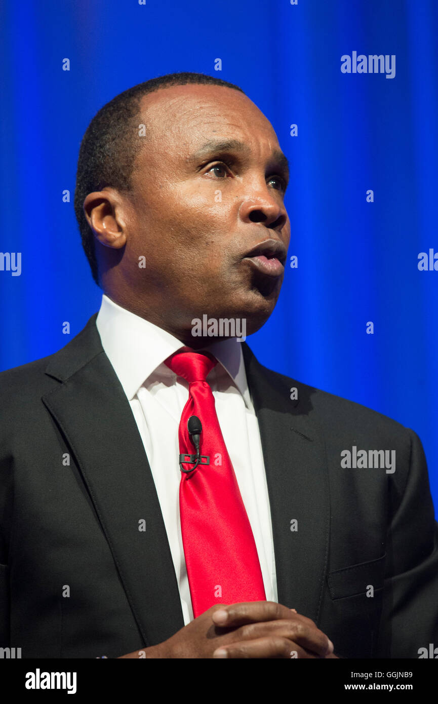 Retired legendary boxer "Sugar" Ray Leonard, now a motivational speaker ...