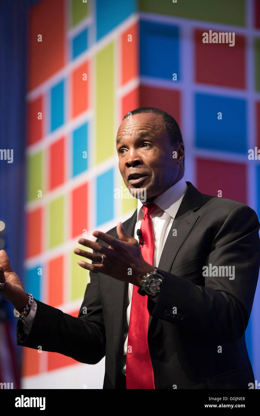 Retired legendary boxer "Sugar" Ray Leonard, now a motivational speaker ...
