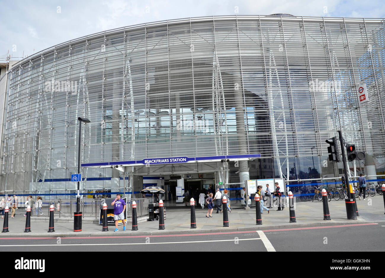 Blackfriars underground station hi-res stock photography and images - Alamy