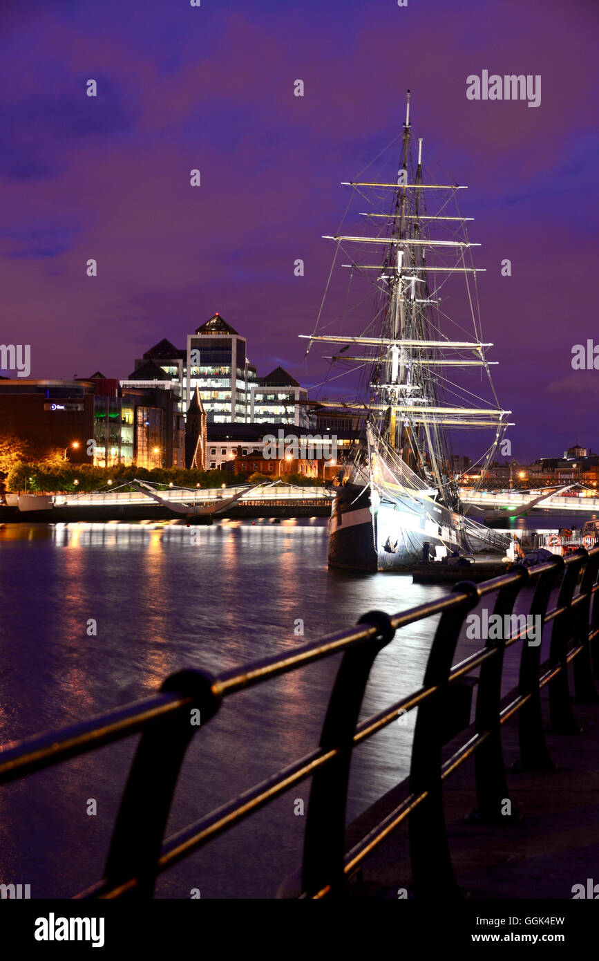 Destination docklands hi-res stock photography and images - Alamy