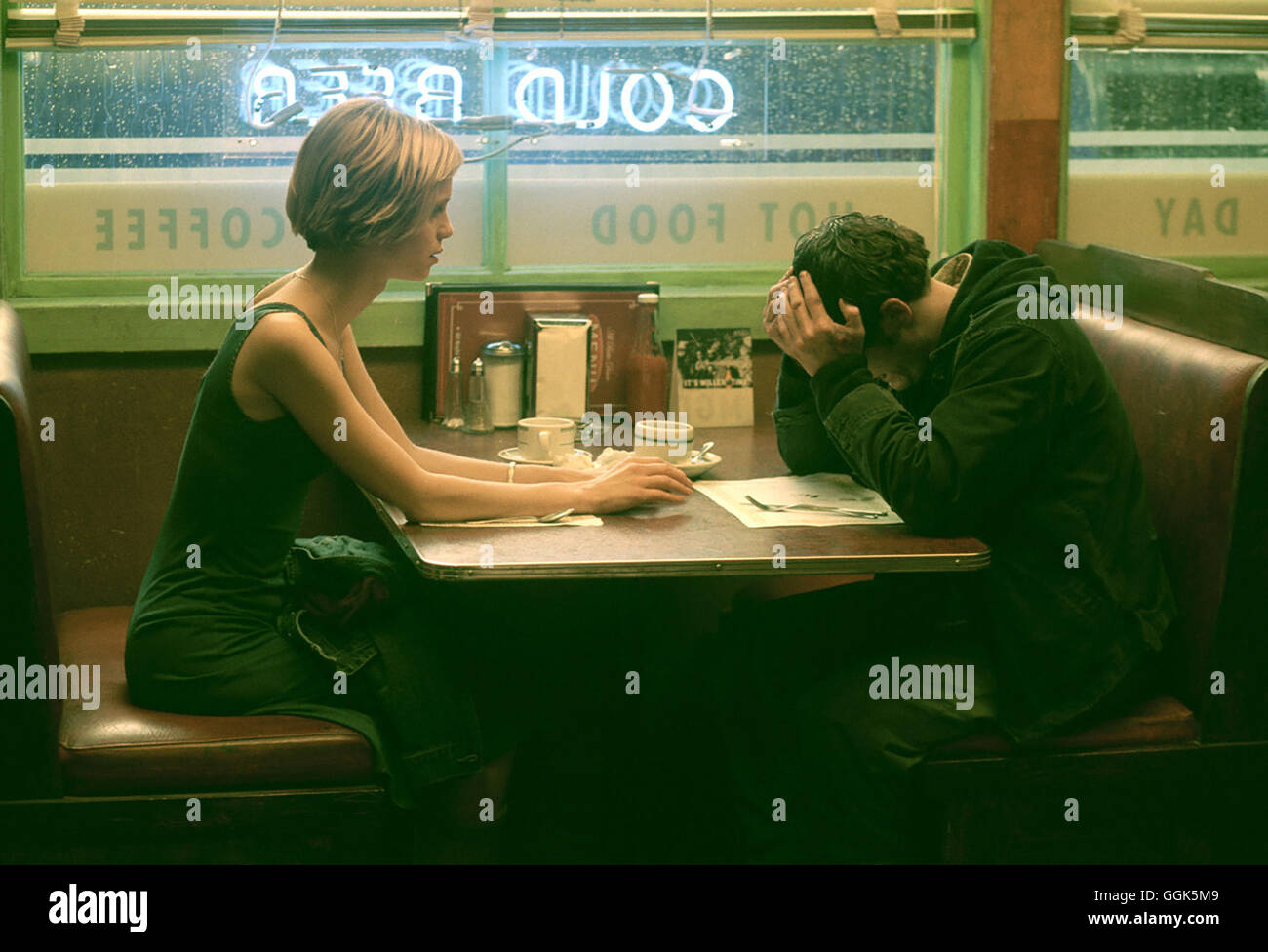 THEY / USA 2002 / Robert Harmon Julia (LAURA REGAN) und Sam (ETHAN ...