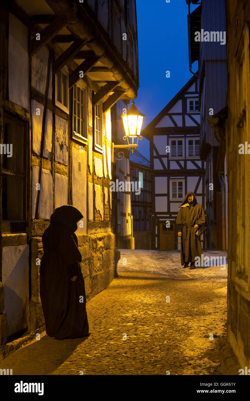 Standing under street lamp hi-res stock photography and images - Alamy