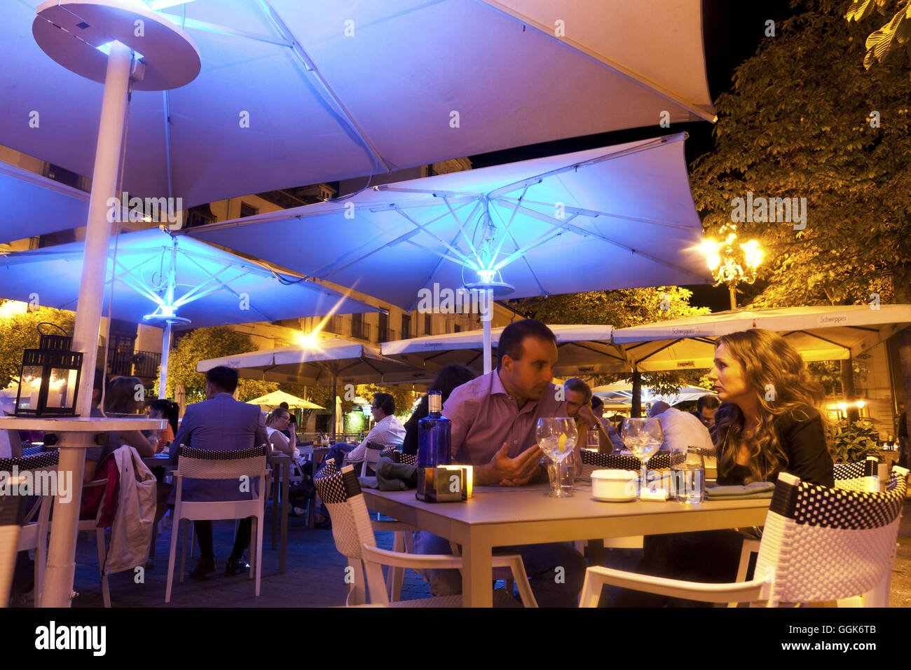 Restaurant night table hi-res stock photography and images - Alamy