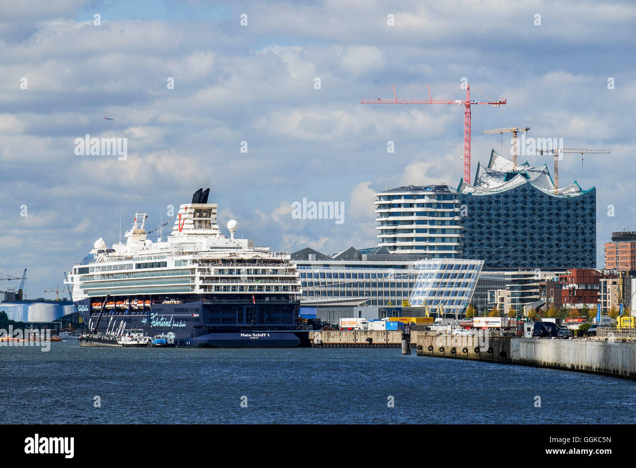 Cruiser cruise terminal building hi-res stock photography and images ...