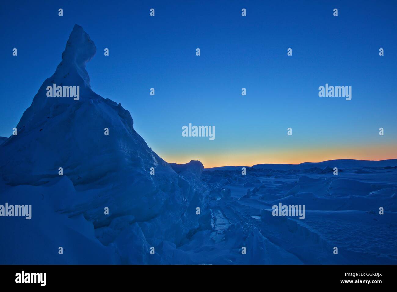 Frozen ice ocean hi-res stock photography and images - Alamy