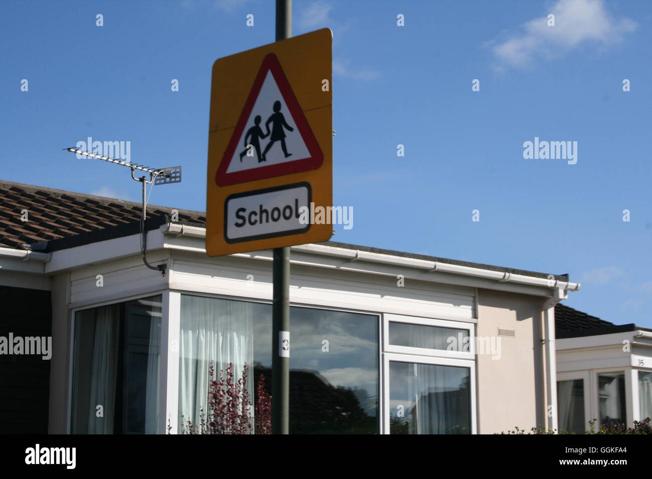 school crossing sign, school sign, school road sign Stock Photo - Alamy