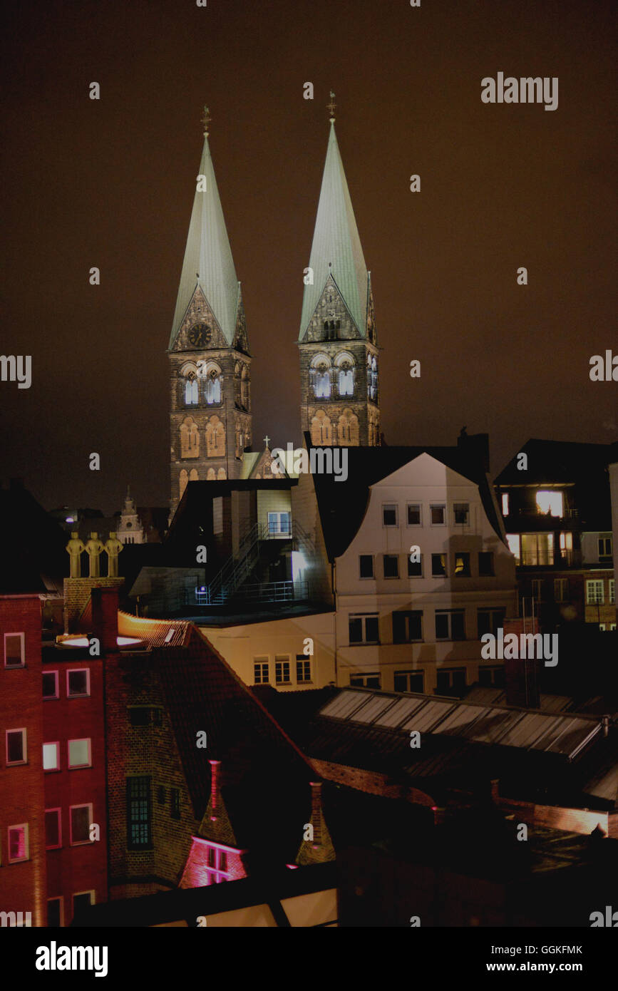 Night view in Bremen with church towers Stock Photo - Alamy
