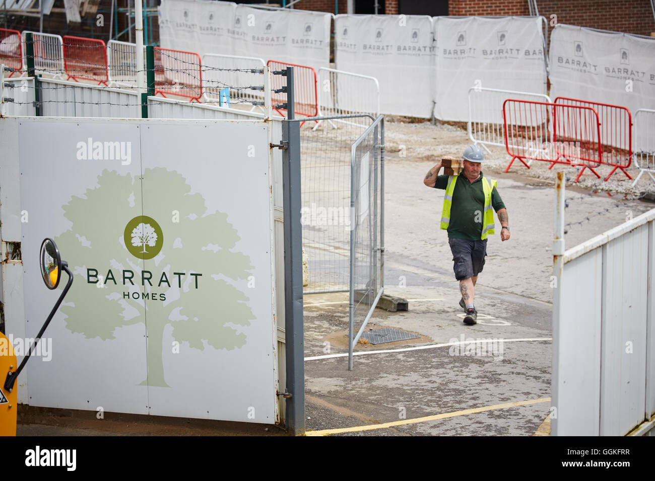 Barratt Builder on Building site house building Stock Photo - Alamy