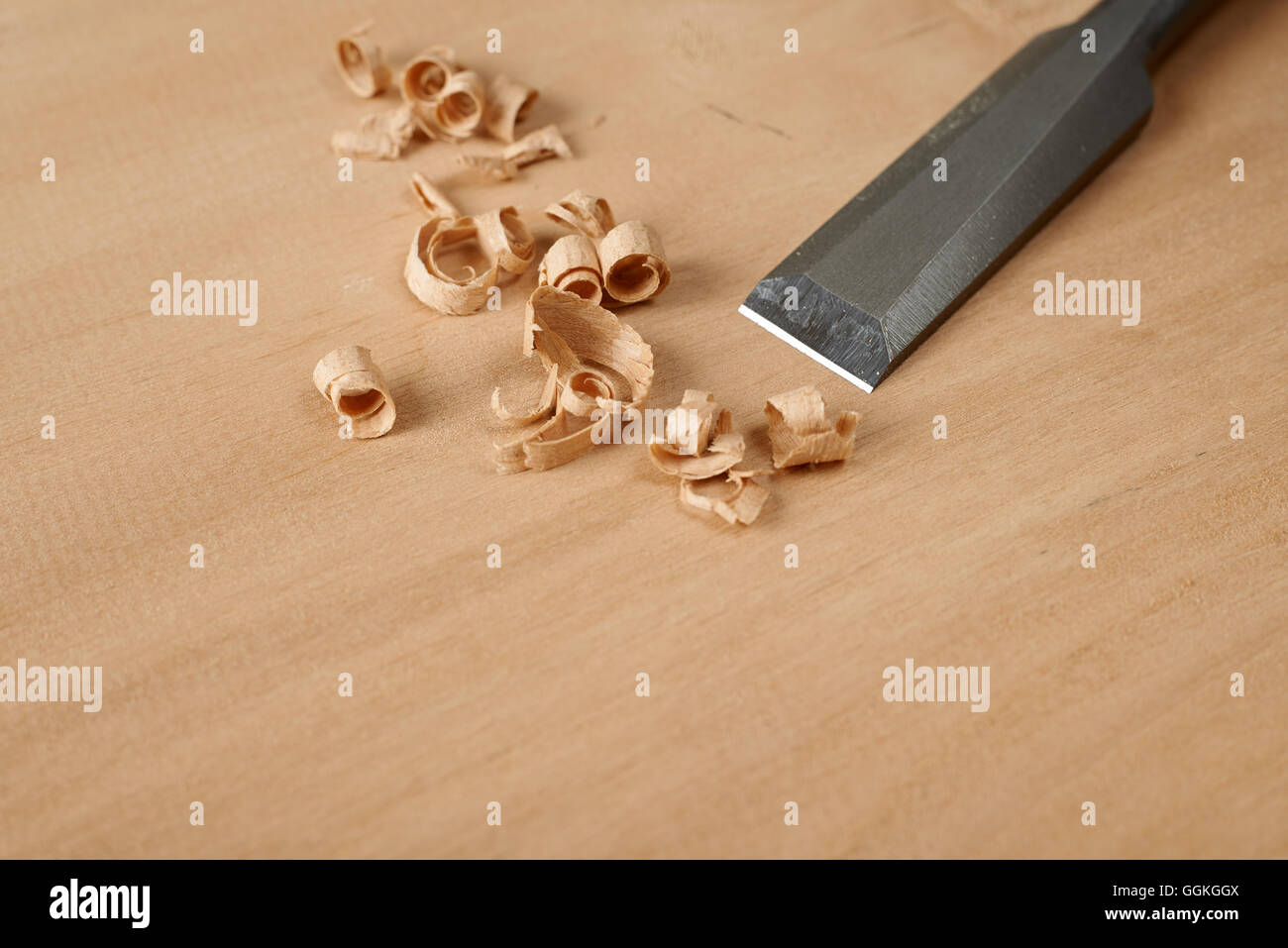 Woodworking tool. A chisel with shavings on a workbench Stock Photo - Alamy