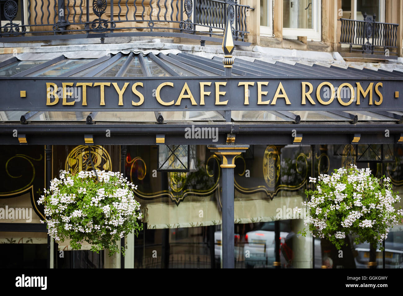 Bettys tea room harrogate yorkshire hi-res stock photography and images ...