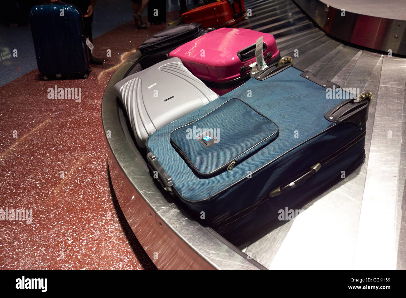 Baggage carousel airport hi-res stock photography and images - Alamy