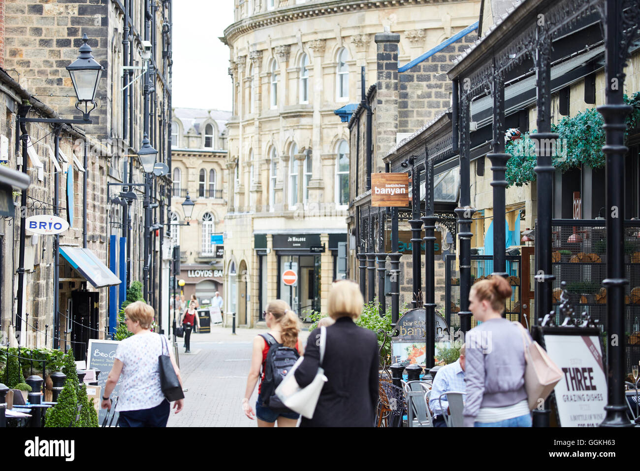 Harrogate town centre restaurants hi-res stock photography and images ...