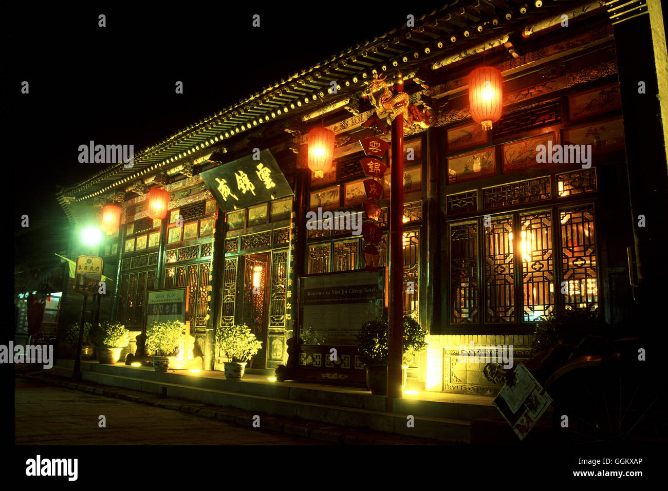 Night view of pingyao ancient city hi-res stock photography and images ...