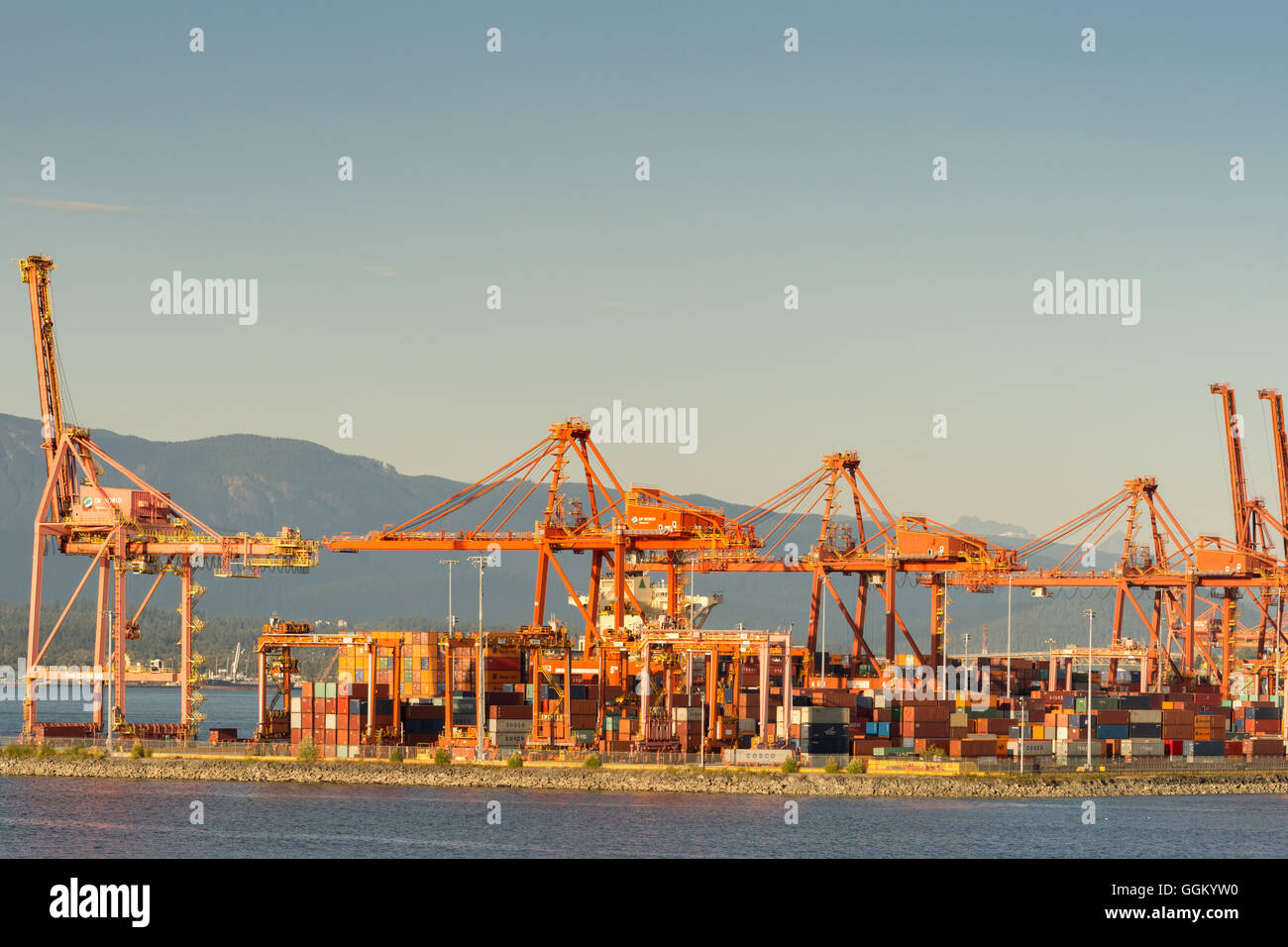 Container terminal port vancouver hi-res stock photography and images ...