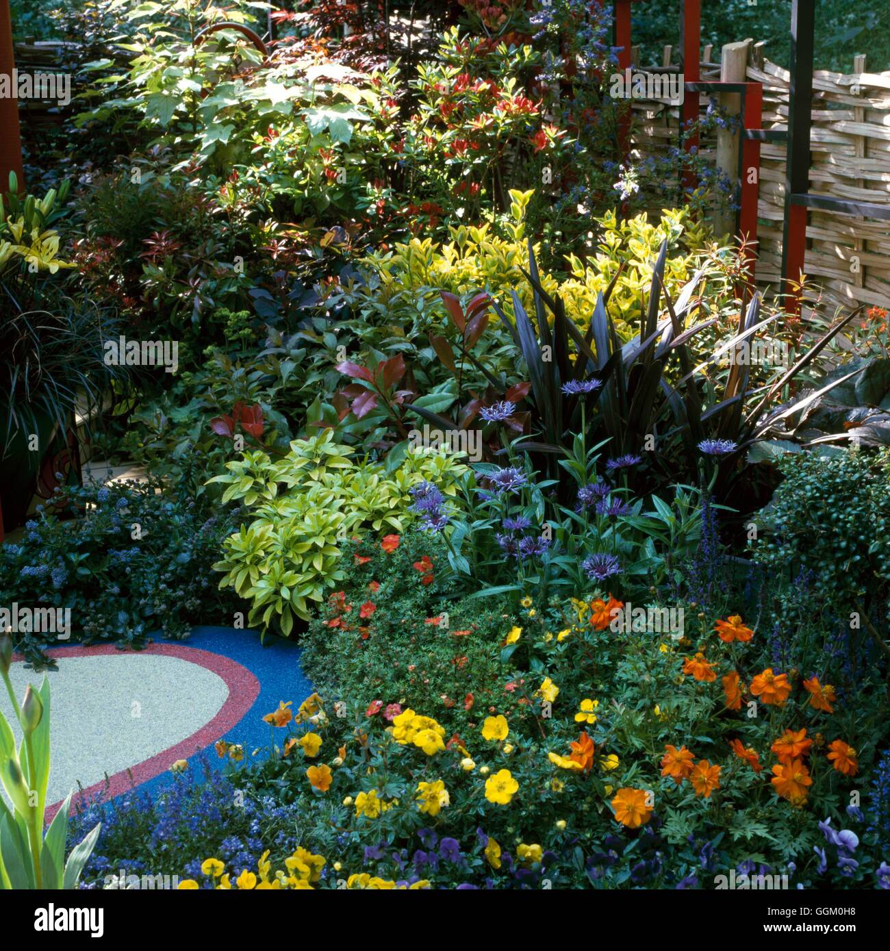 Mixed border hi-res stock photography and images - Alamy