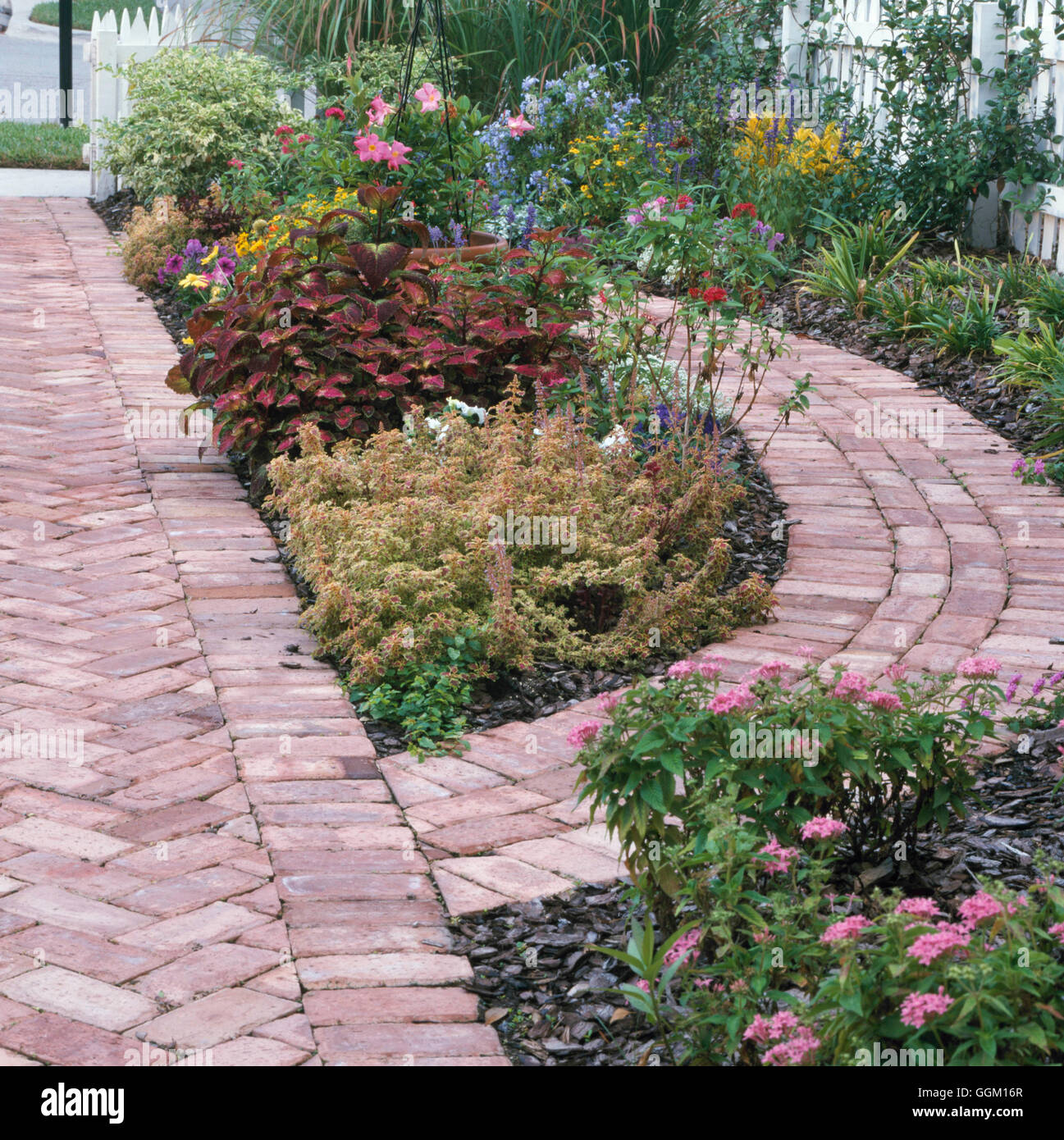 Garden path bricks hi-res stock photography and images - Alamy