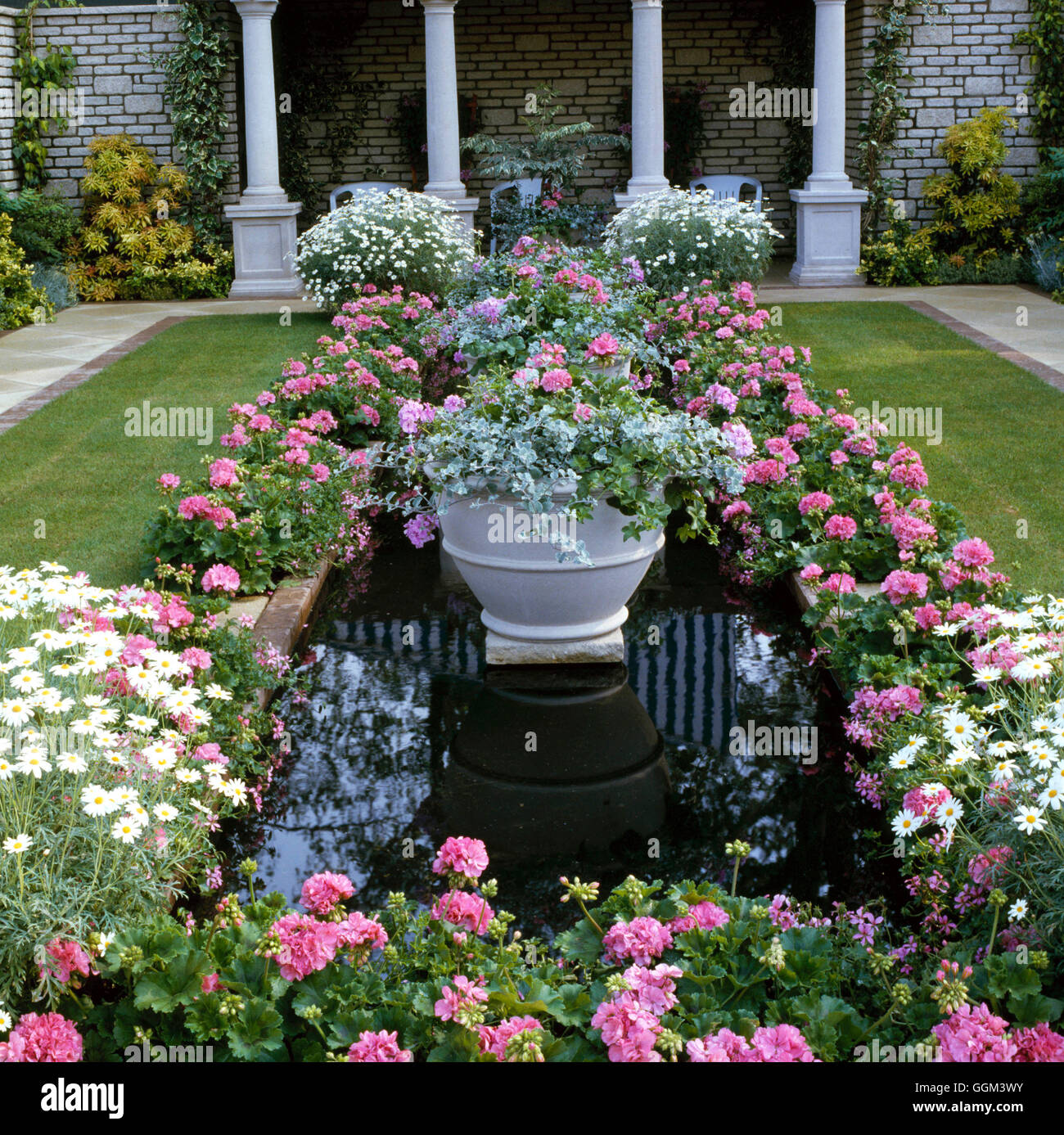 Roman garden hi-res stock photography and images - Alamy