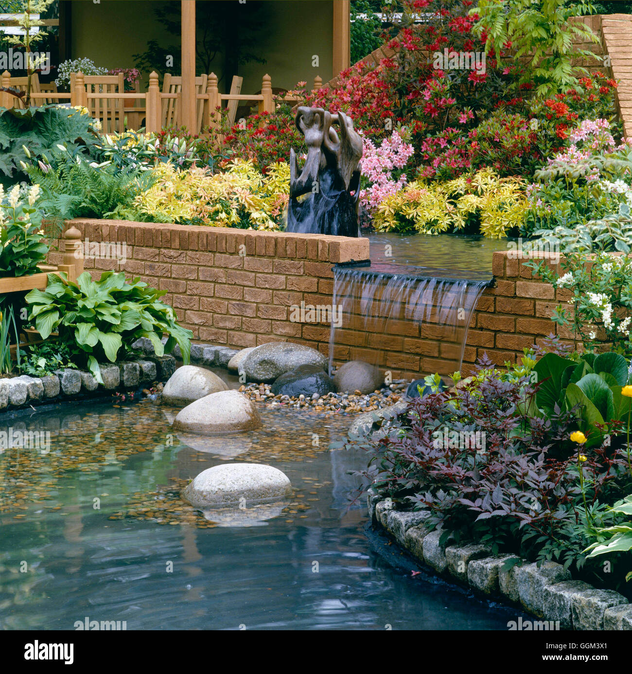 Cascade fed pool hi-res stock photography and images - Alamy