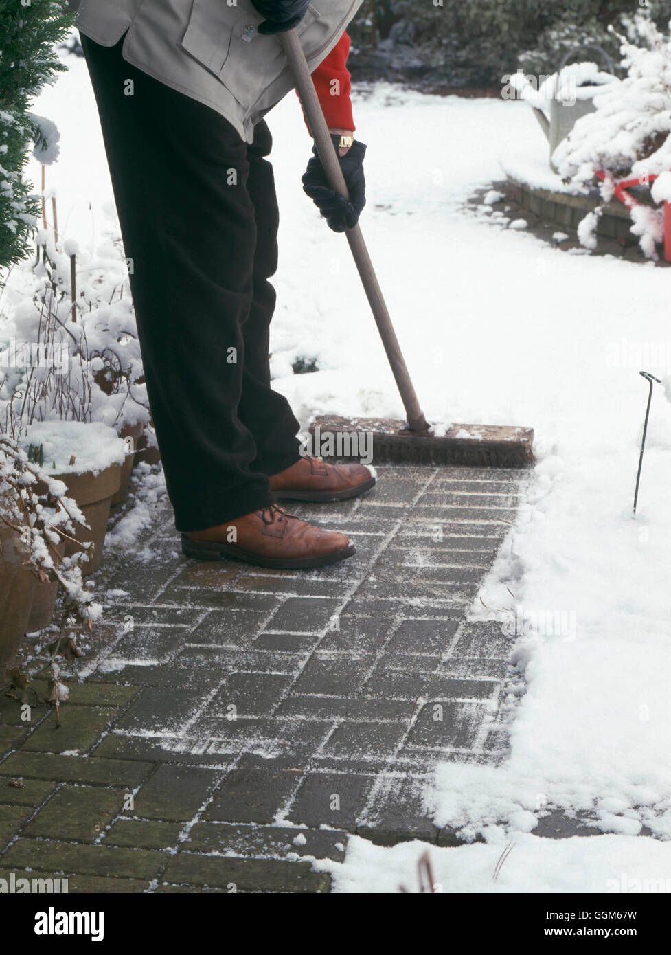 Removal of snow hi-res stock photography and images - Alamy