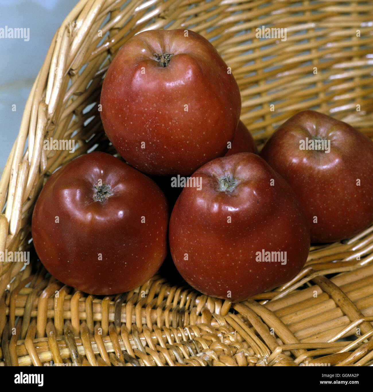 Red apple delicious hi-res stock photography and images - Alamy