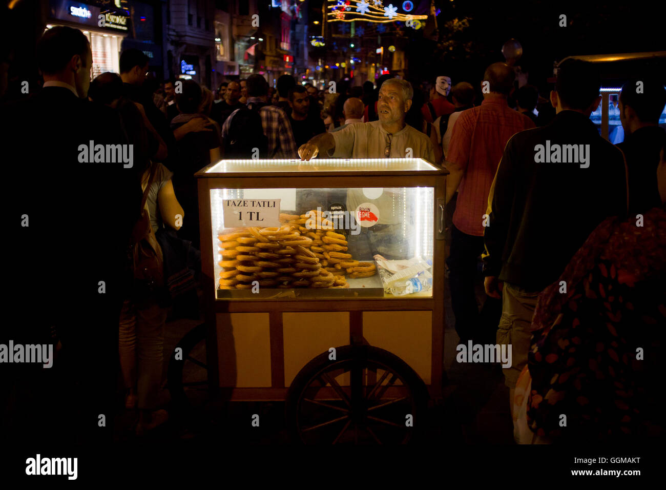 Food vendor istanbul hi-res stock photography and images - Alamy
