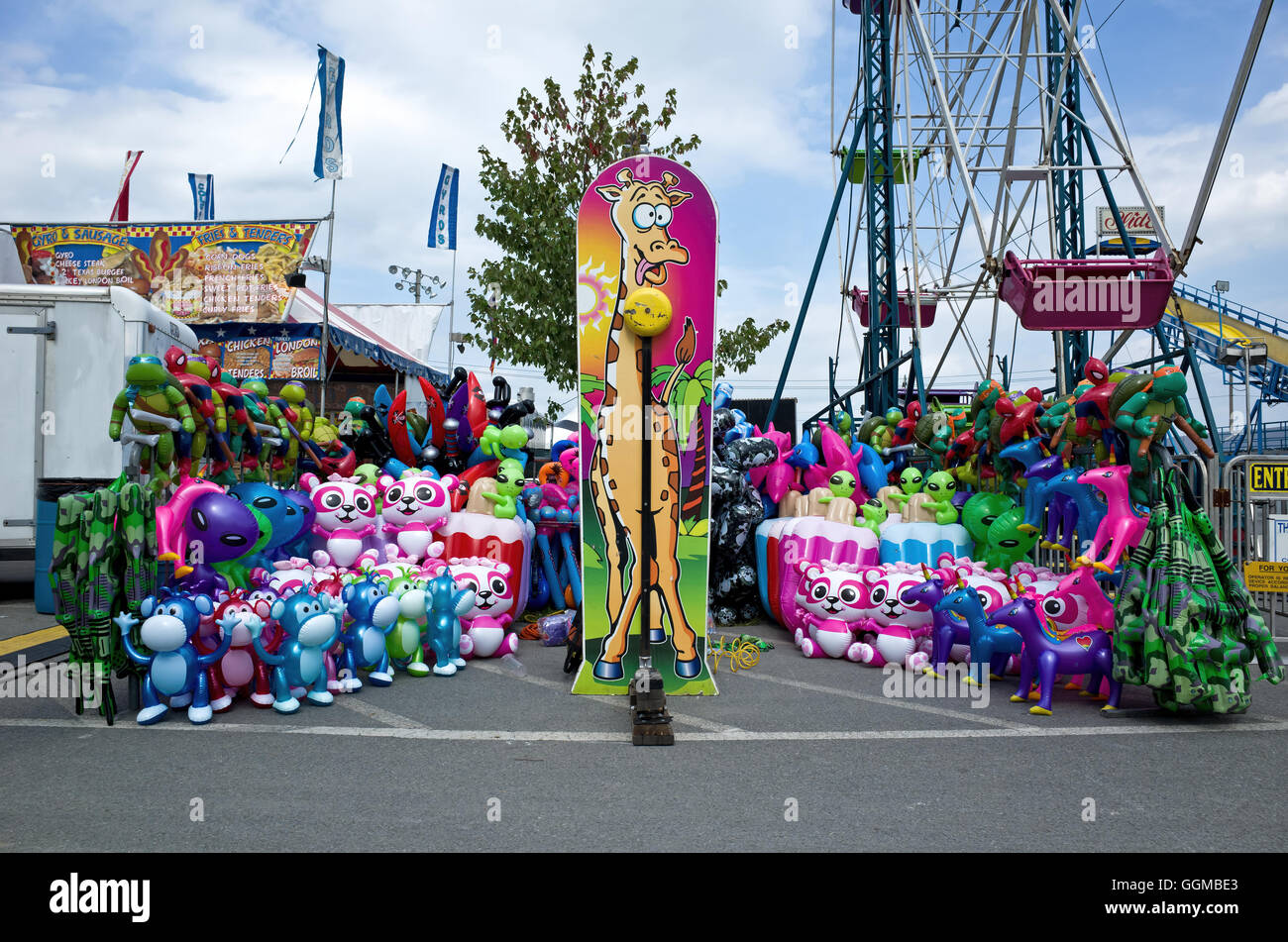 Carnival game prizes hi-res stock photography and images - Alamy