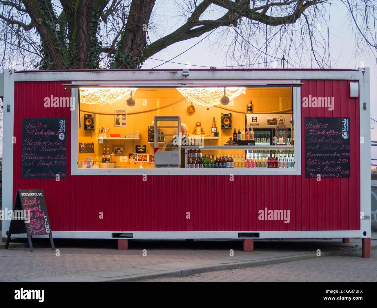 Container kiosk hi-res stock photography and images - Alamy