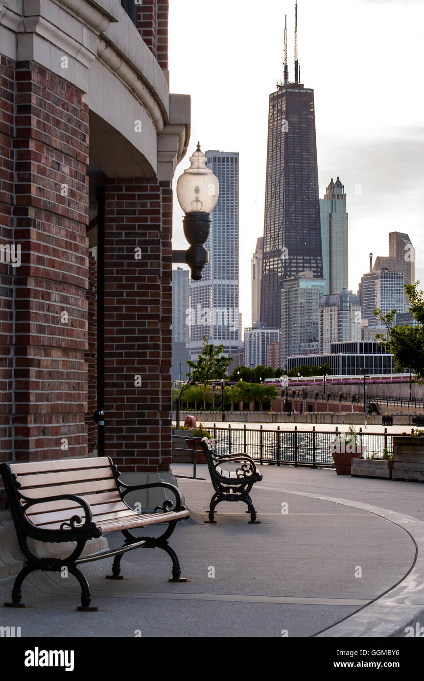 Park Bench on Navy Pier on a quiet Chicago summer afternoon Stock Photo ...