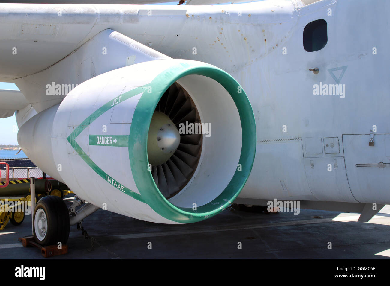 Military jet engine aircraft hi-res stock photography and images - Alamy